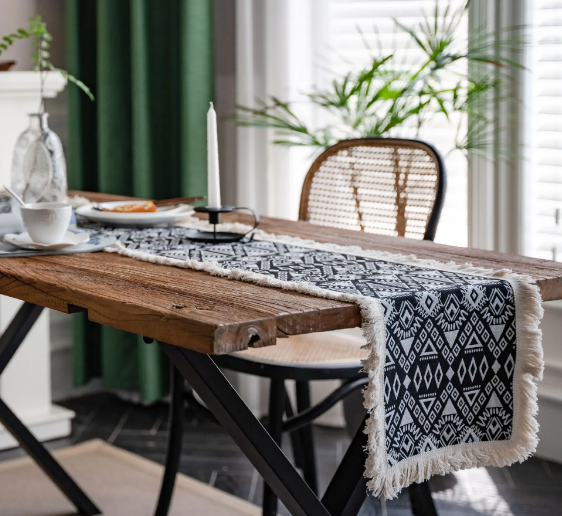 Nash Jacquard Table Runner – Casa Marrone